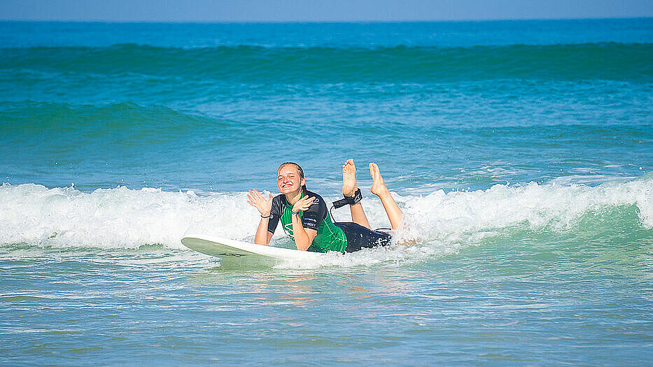 Surfen lernen | Bändige deine erste Welle mit Puresurfcamps